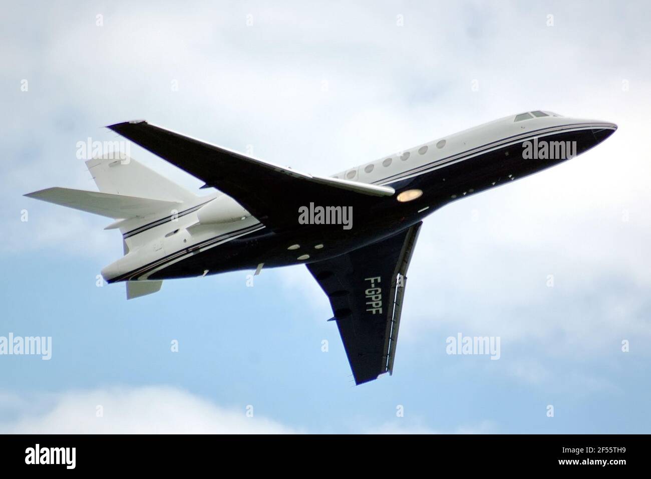 Dassault falcon 50 landing Banque de photographies et d’images à haute ...