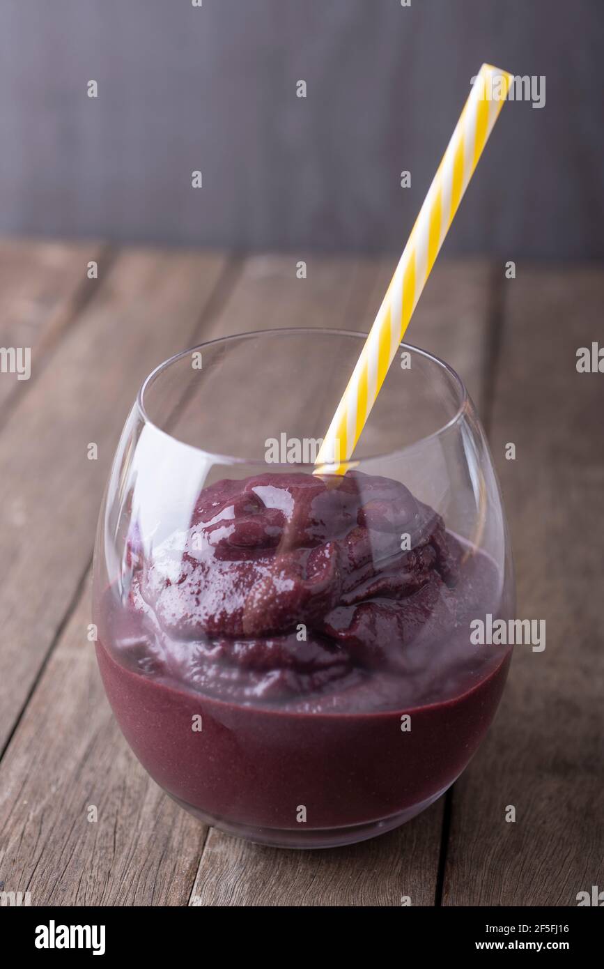 Acai juice Banque de photographies et d’images à haute résolution - Alamy