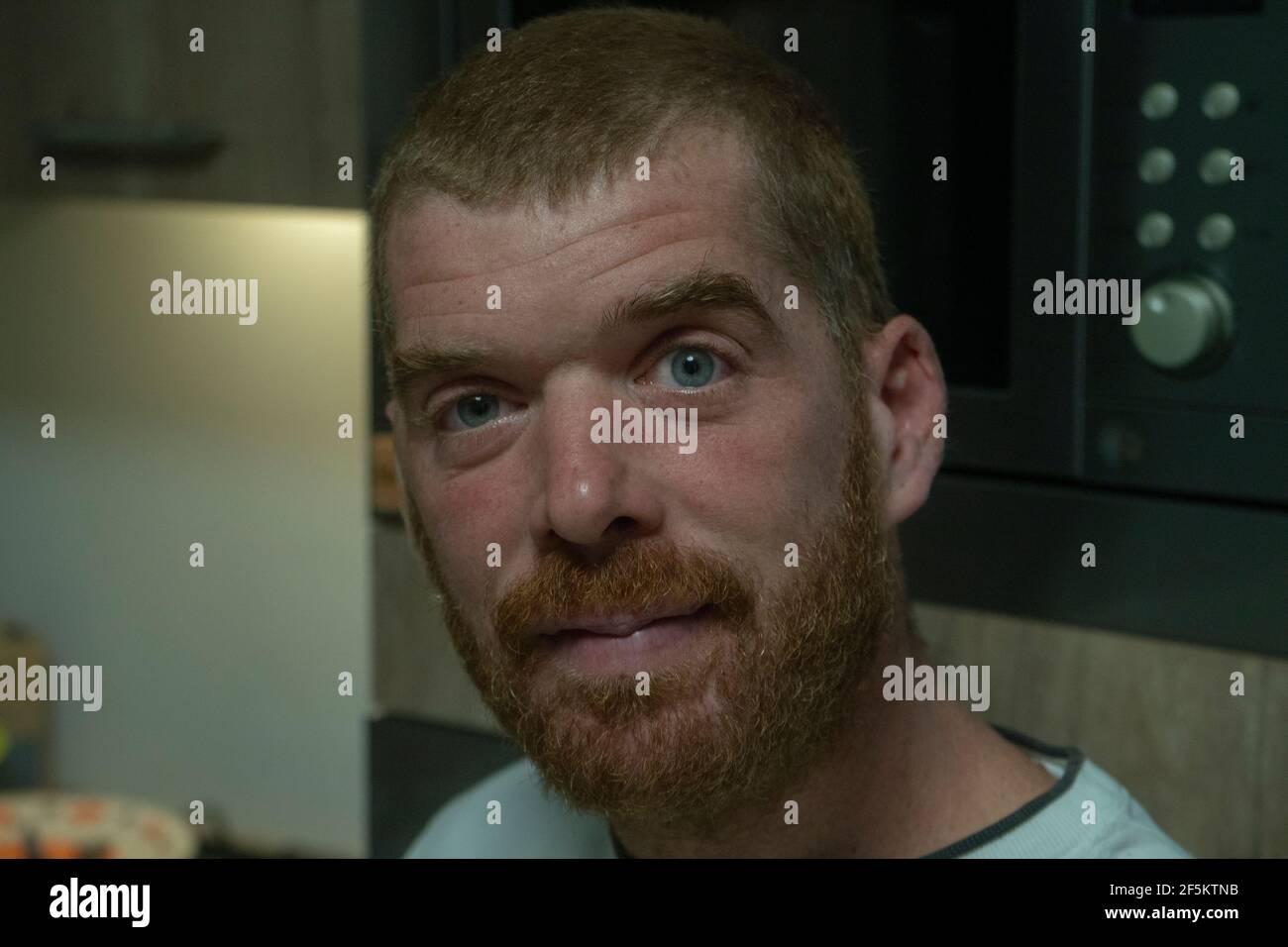 Garçon Cheveux Roux Yeux Bleus Banque d'image et photos - Alamy
