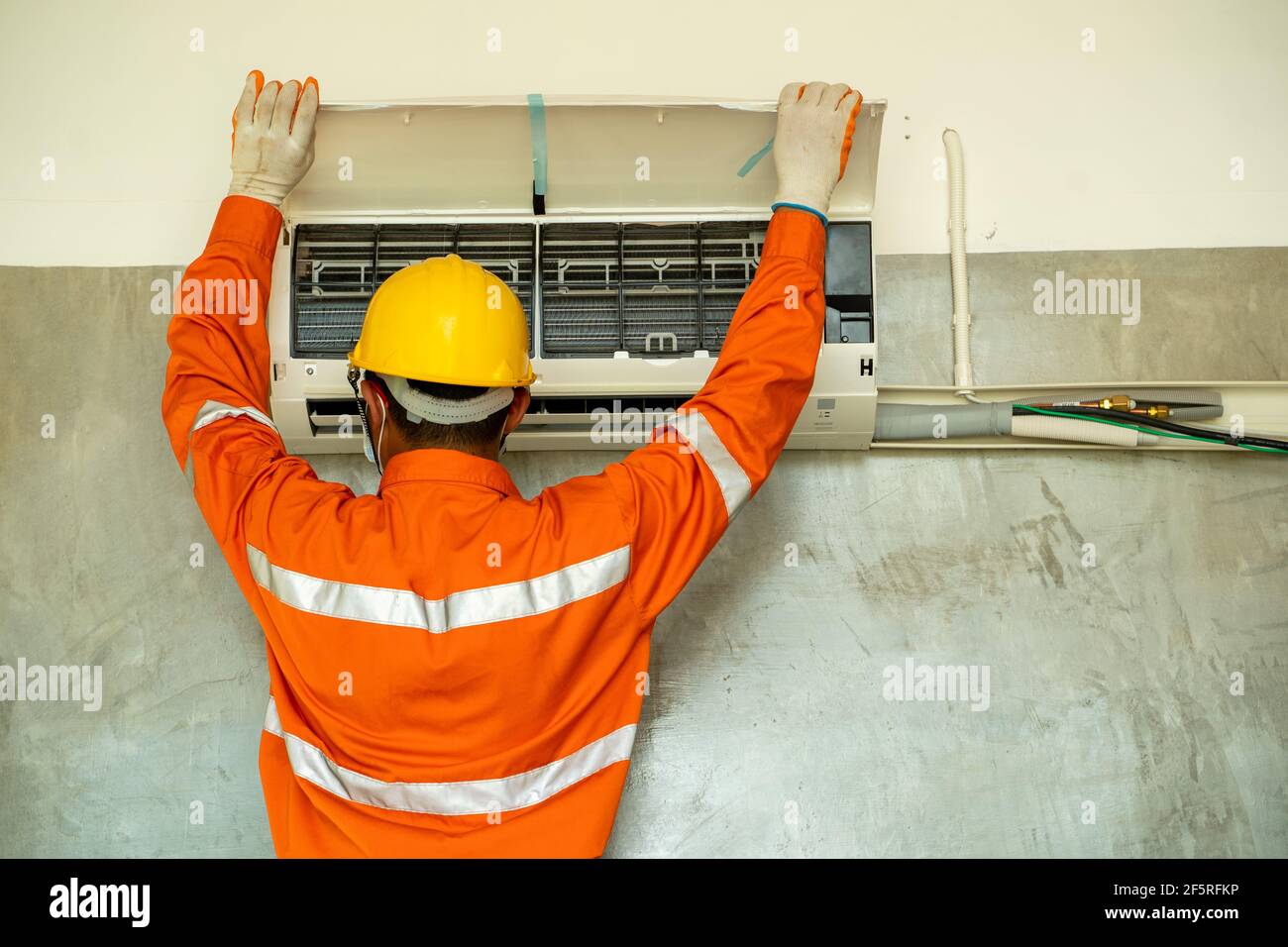 Technicien en climatisation Banque de photographies et d’images à haute ...