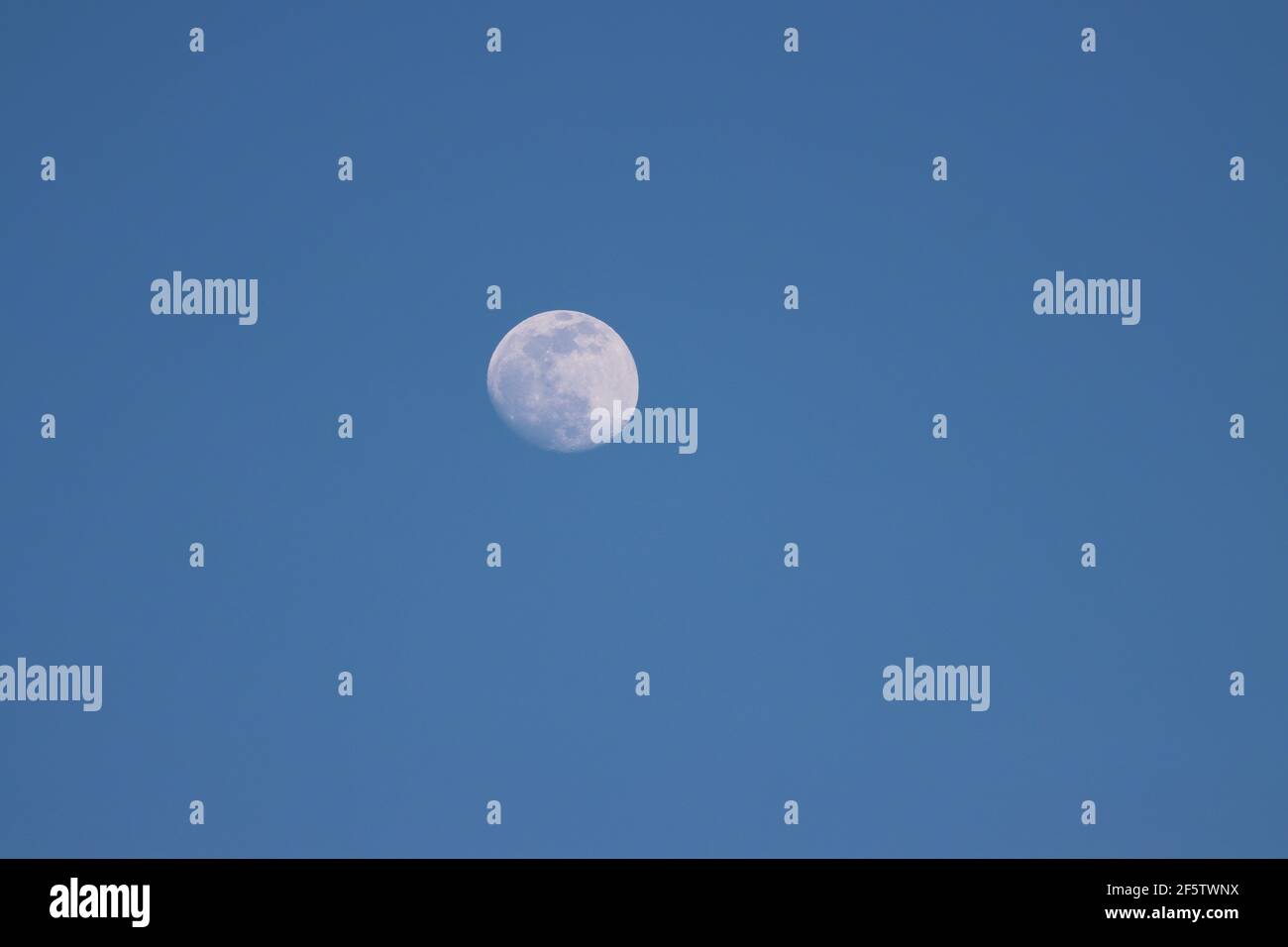 Lune gibbeuse croissante Banque de photographies et d’images à haute ...