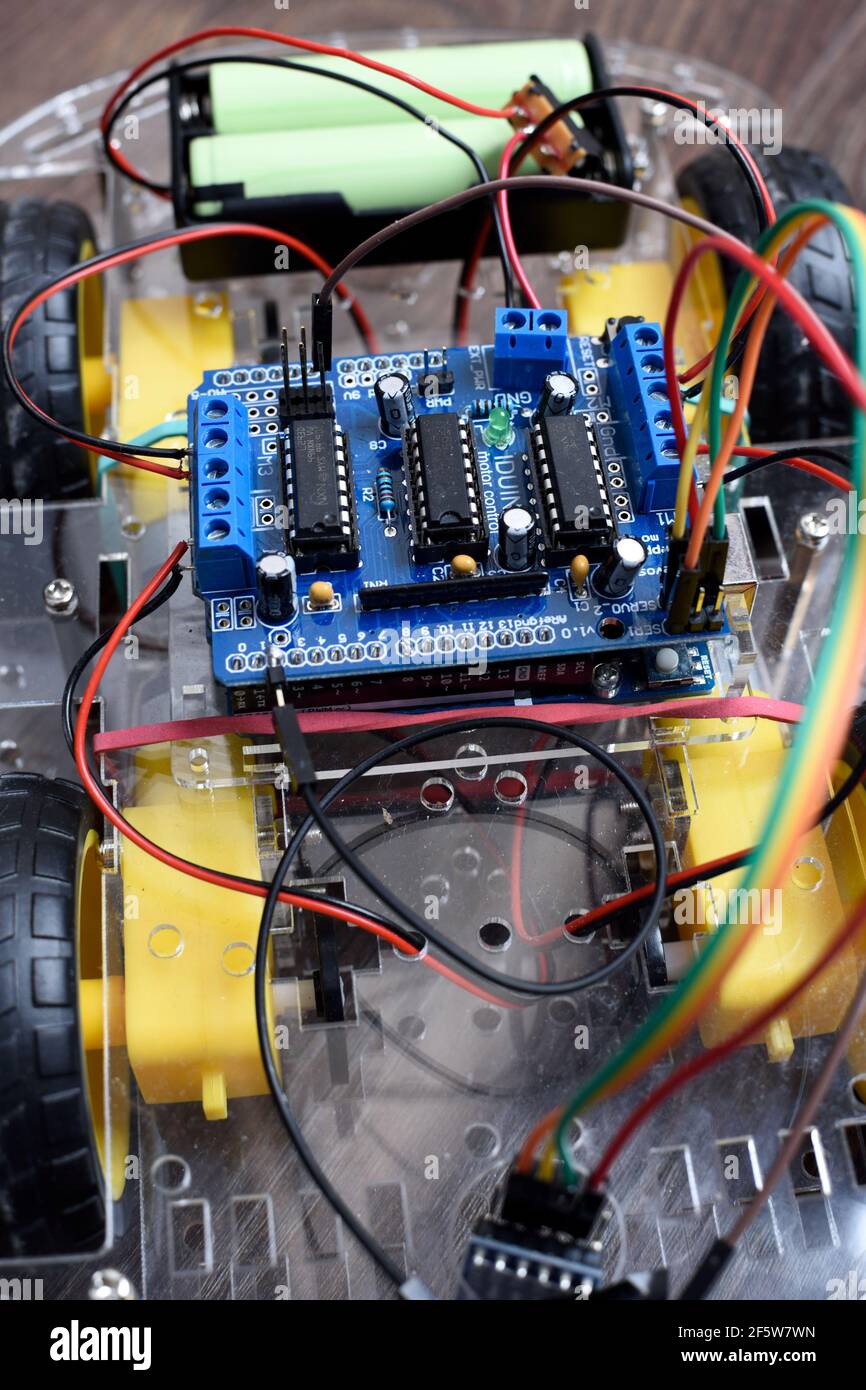 Projet Arduino Voiture Commandée à Distance Avec Module Bluetooth