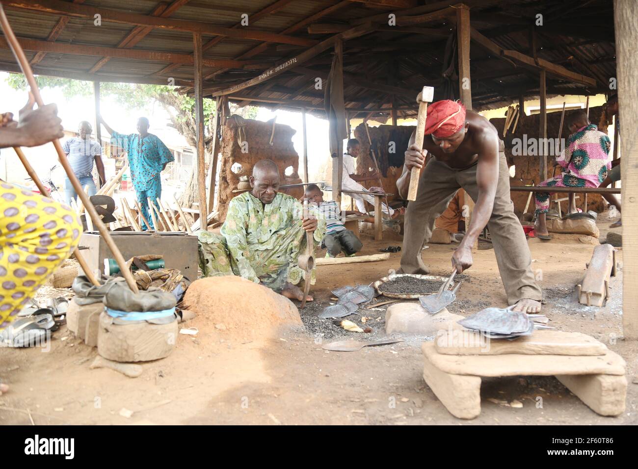 Forgeron africain Banque de photographies et d’images à haute ...