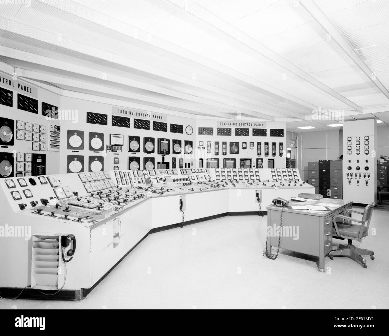 Nuclear power station control room Banque de photographies et d’images ...