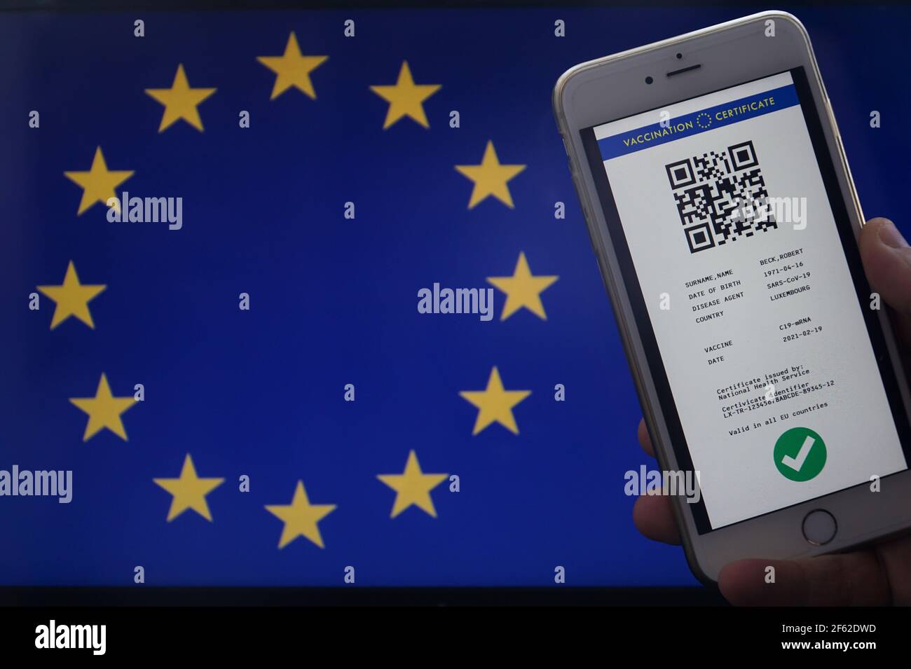 Le certificat numérique vert de l'Union européenne avec le code QR sur ...