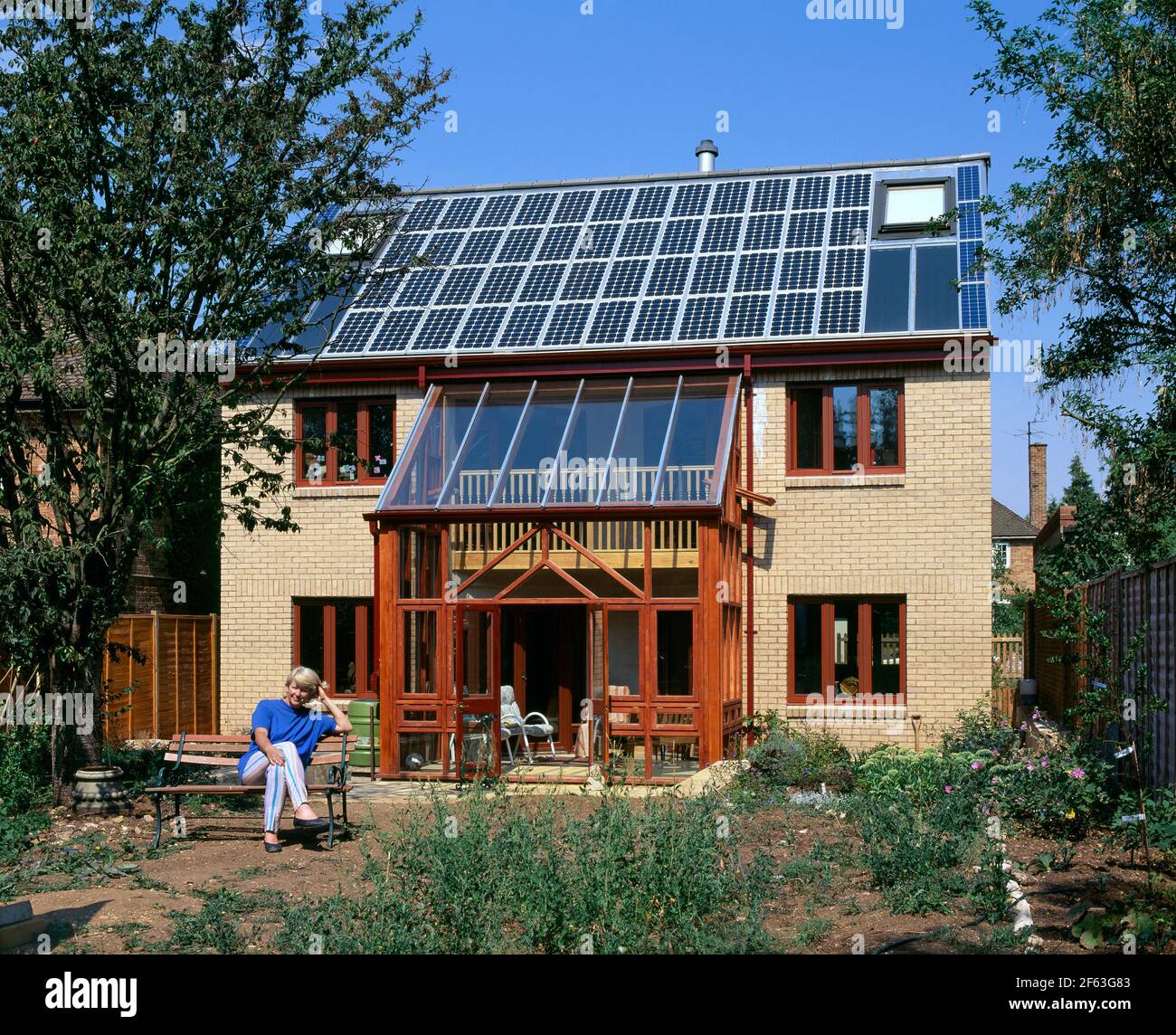 L'architecte Dr. Sue Roaf et sa maison solaire auto-conçue, Oxford, peu ...