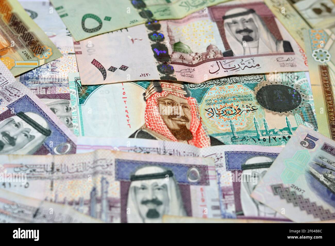 Saudi arabia money banknotes Banque de photographies et d’images à ...