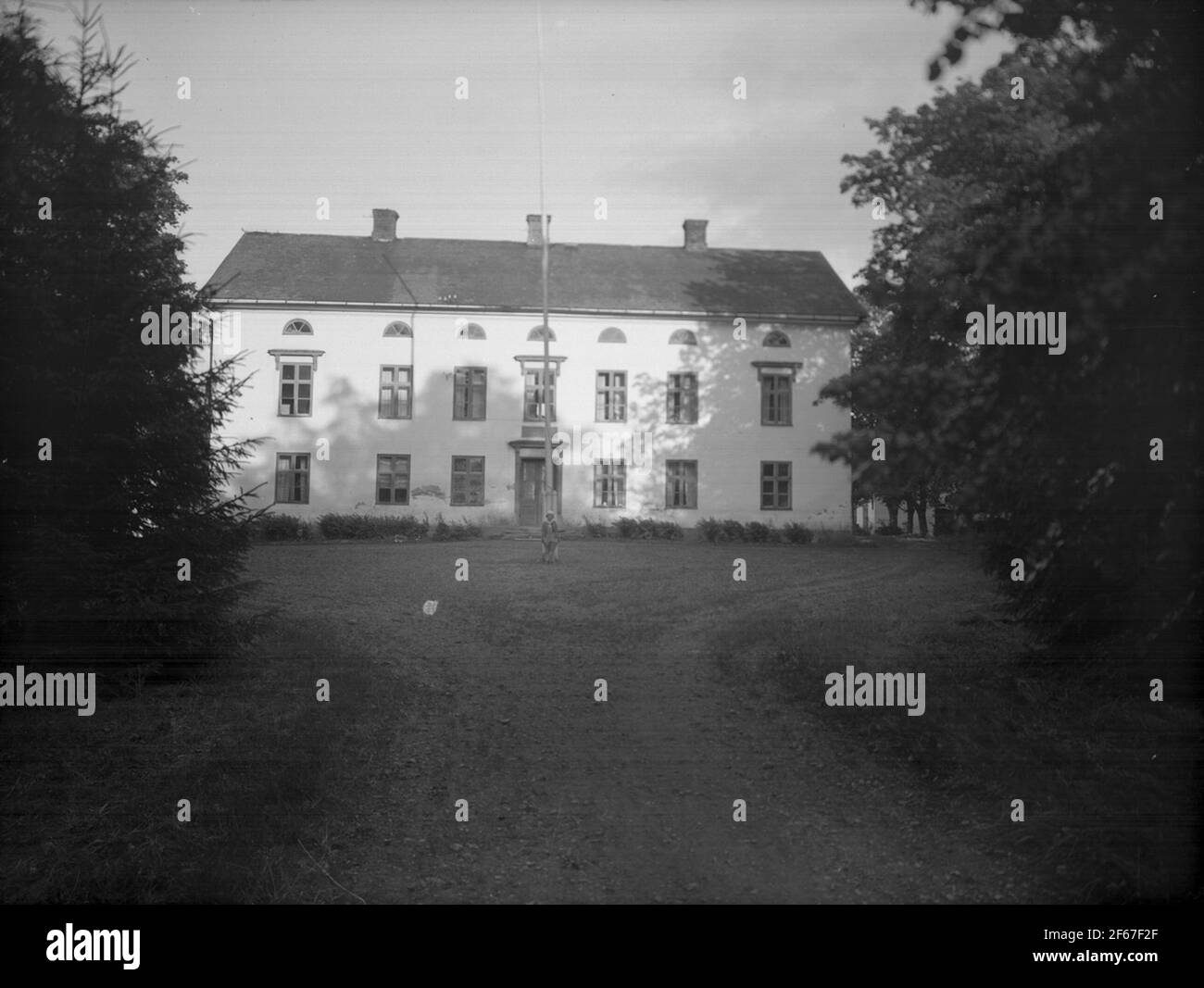 La cour de Herrgård Qvanttenburg, en pierre, a été construite en 1818 ...