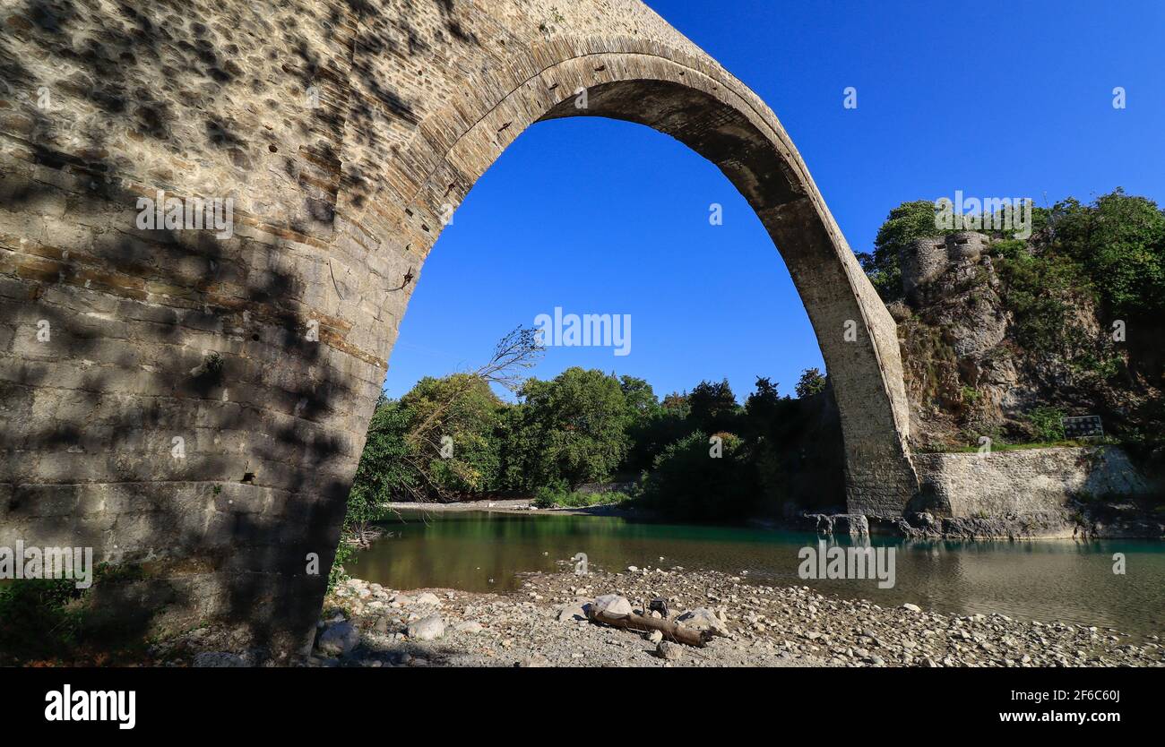 Pont de pierre de paysage Banque de photographies et d’images à haute ...