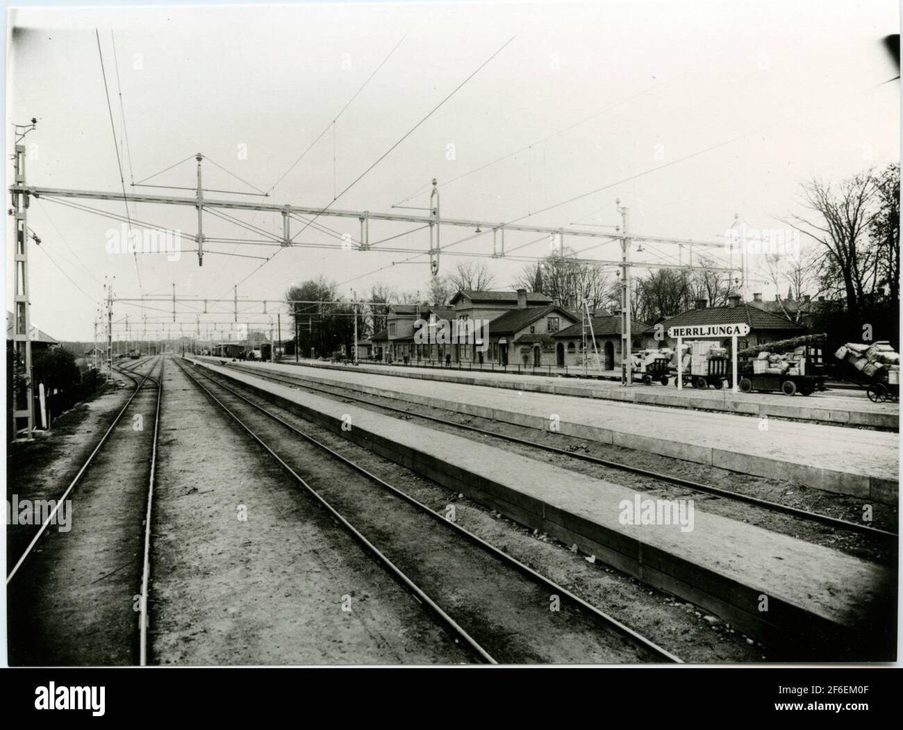 La gare de Herrljunga a ouvert ses portes en 1863. Tout d'abord, une ...