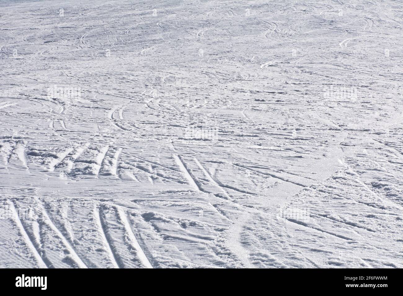 Trace de ski dans la neige Banque de photographies et d’images à haute ...