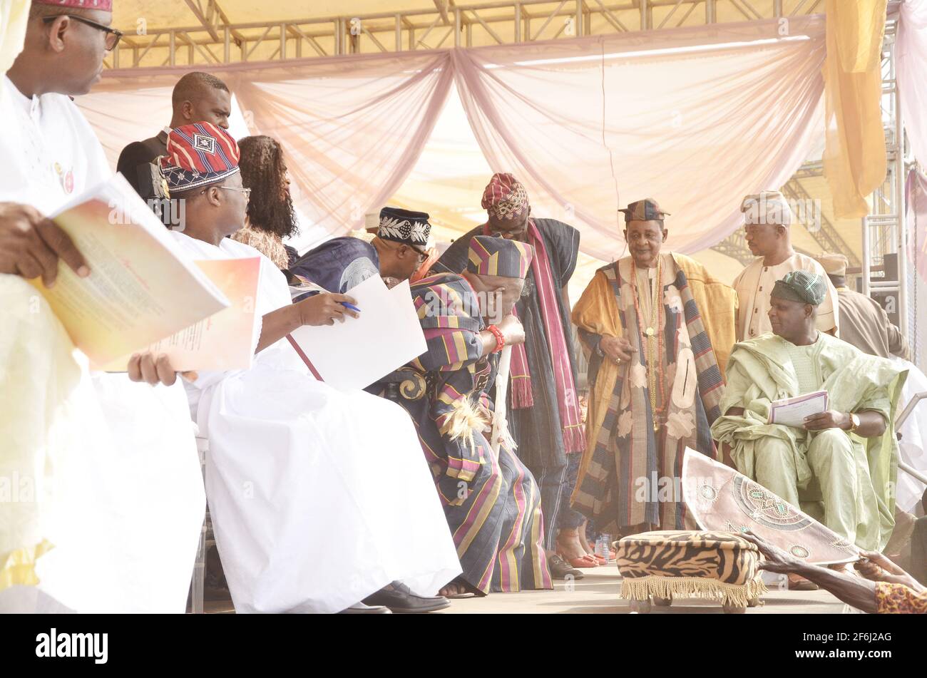 Oba olayiwola adeyemi iii Banque de photographies et d’images à haute ...