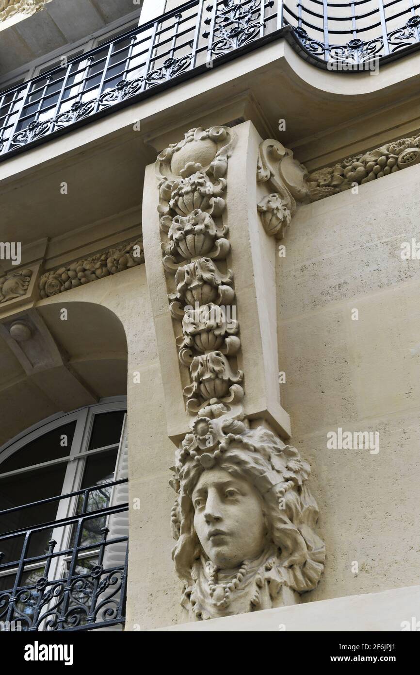 Toit haussmannien Banque de photographies et d’images à haute ...