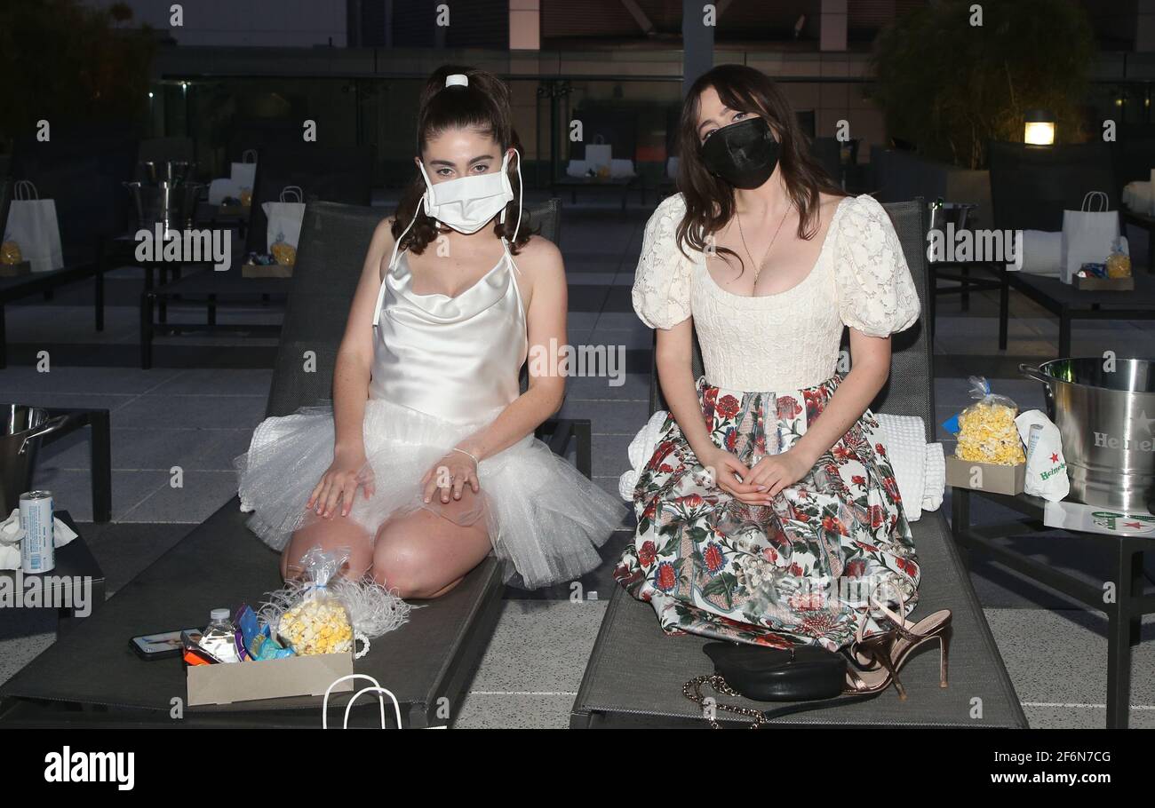 Los Angeles, CA -1er avril - Rachel Sennett, Molly Gordon, à la LIGNE ...