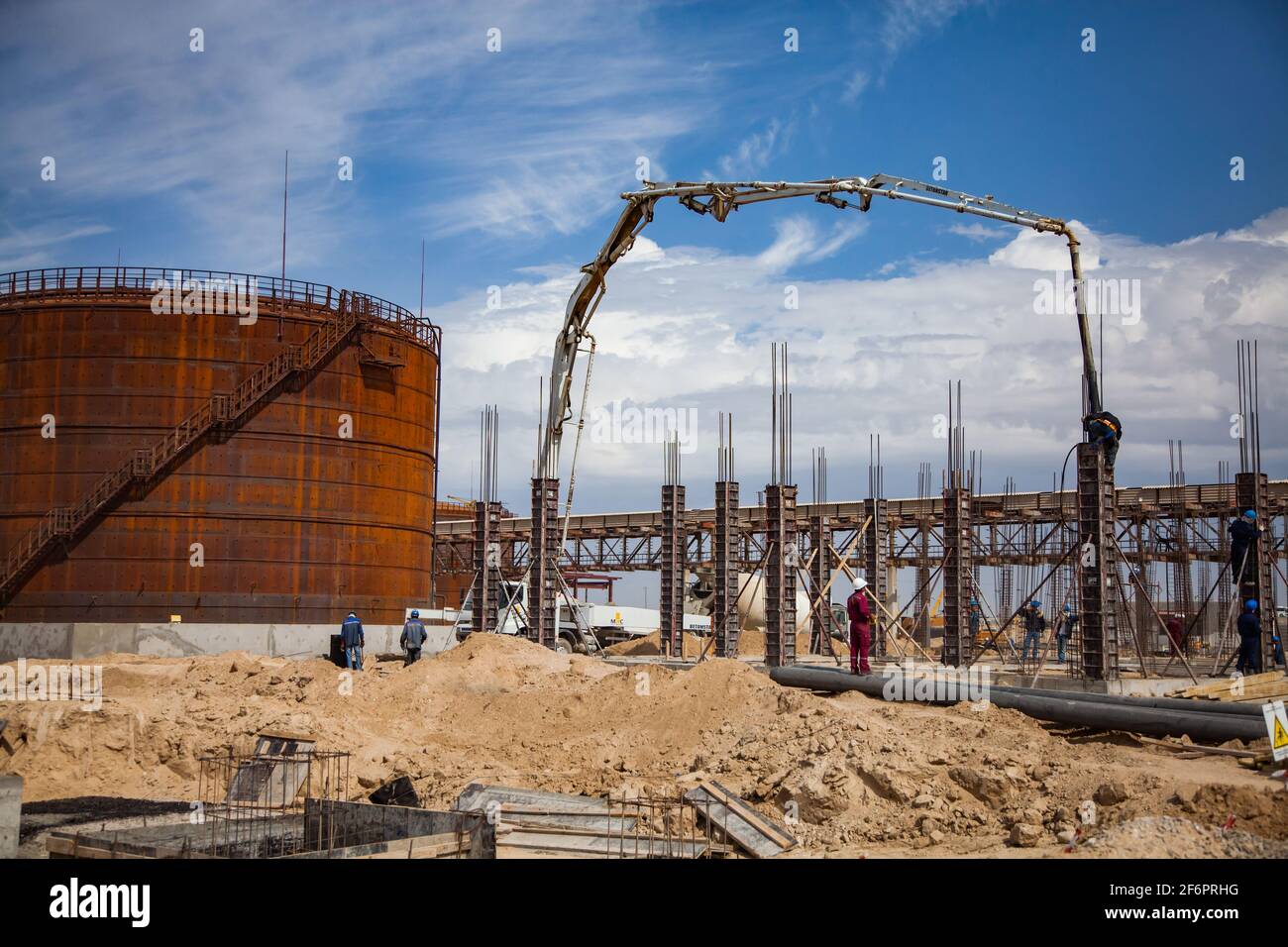Aktau, Kazakhstan-19 mai 2012 : construction d'une usine moderne de ...