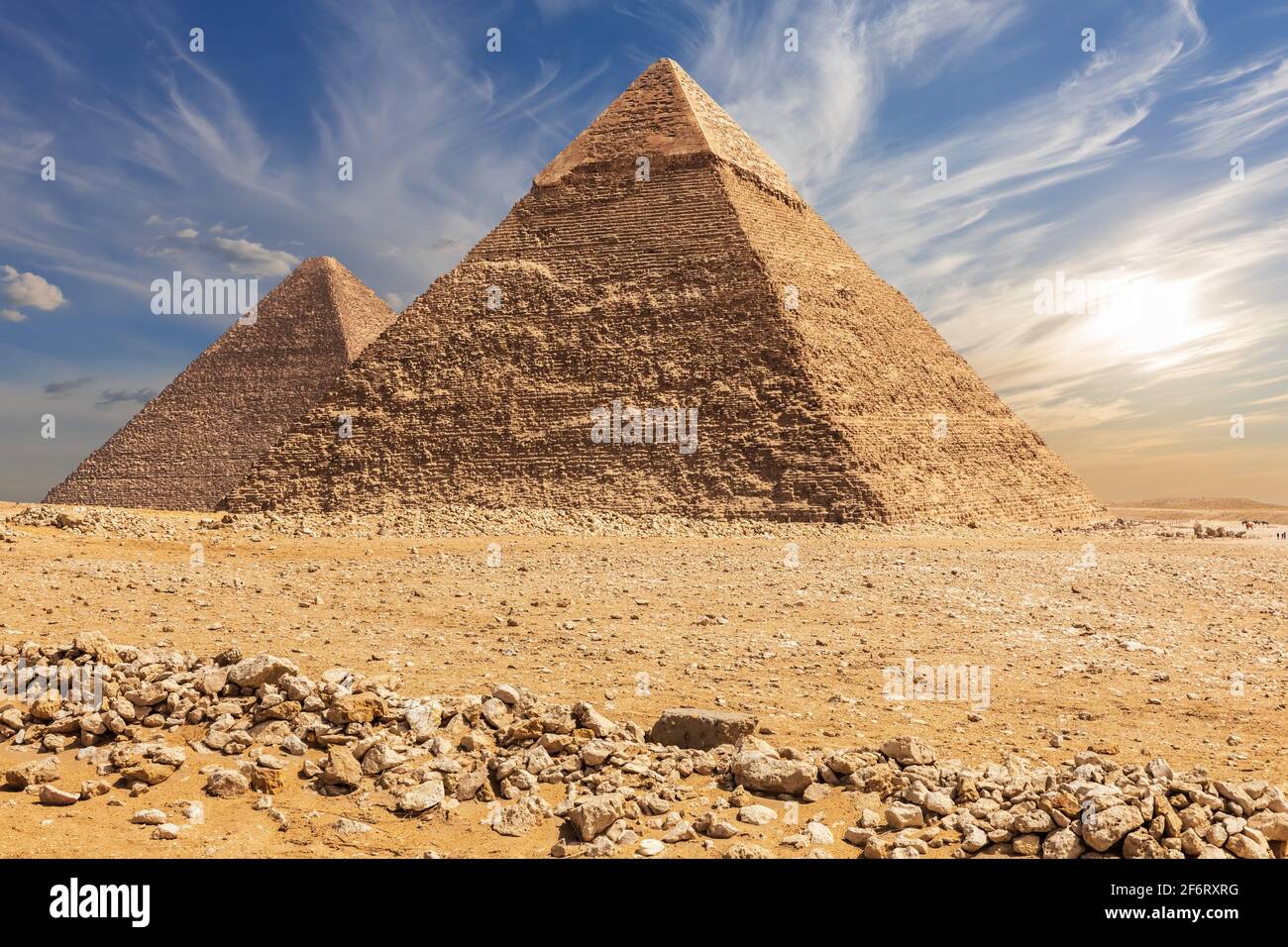 La pyramide de Khéphren et de la pyramide de Khéops, à Gizeh, Egypte ...