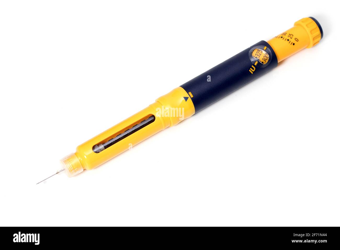 Stylo à insuline avec goutte d'insuline à la pointe de l'aiguille isolé ...