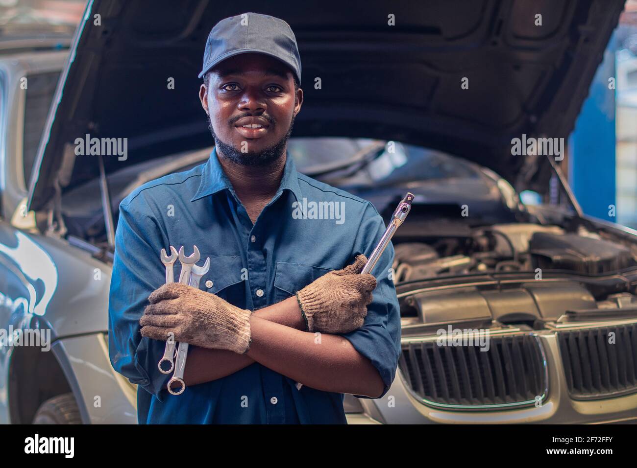 Car mechanic african Banque de photographies et d’images à haute résolution - Alamy