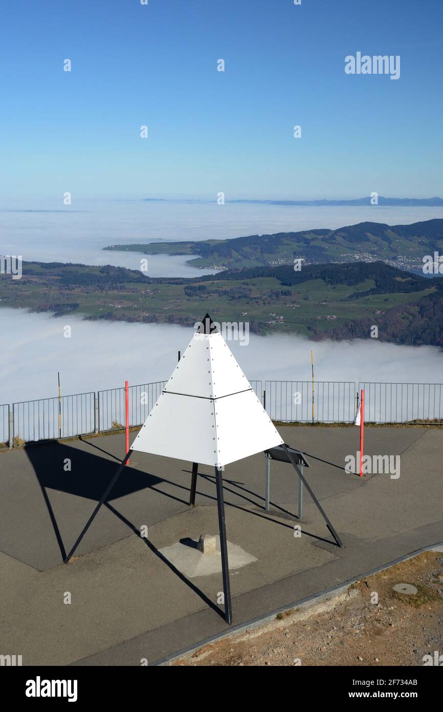 Point trigonométrique sur le Rigi, point de triangulation, cartographie ...