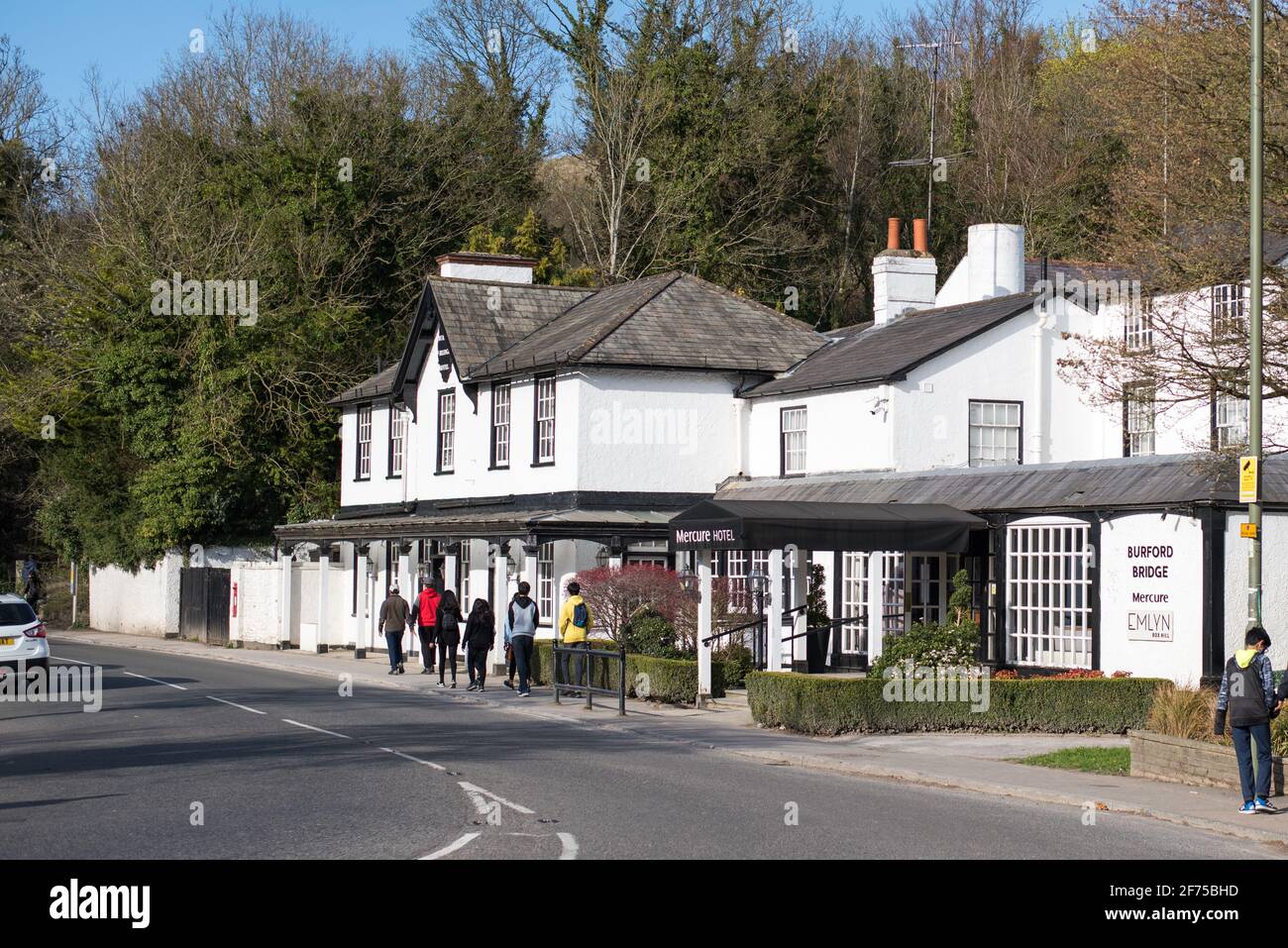 Mercure burford bridge Banque de photographies et d’images à haute ...