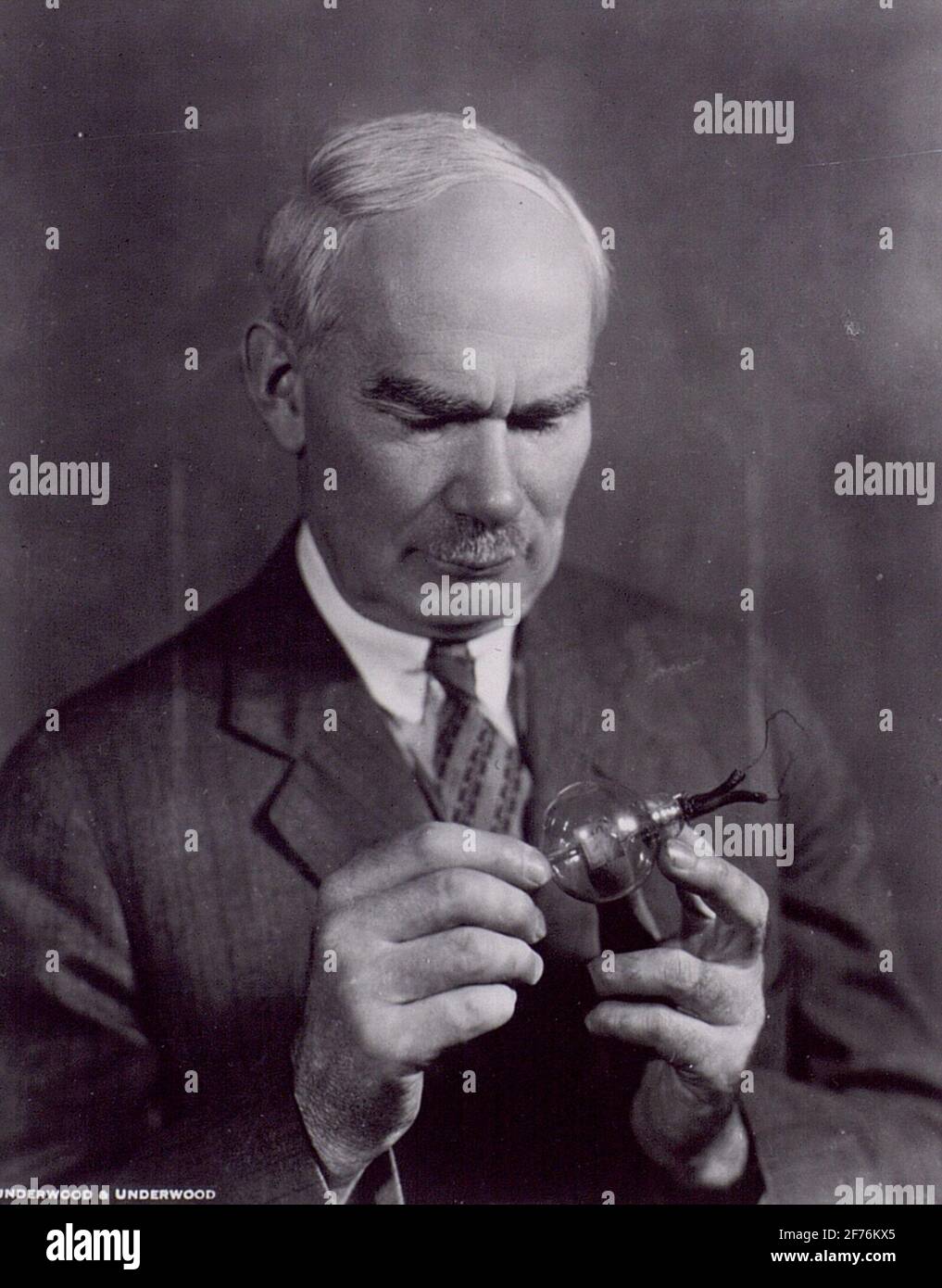 Lee de forest Banque de photographies et d’images à haute résolution ...