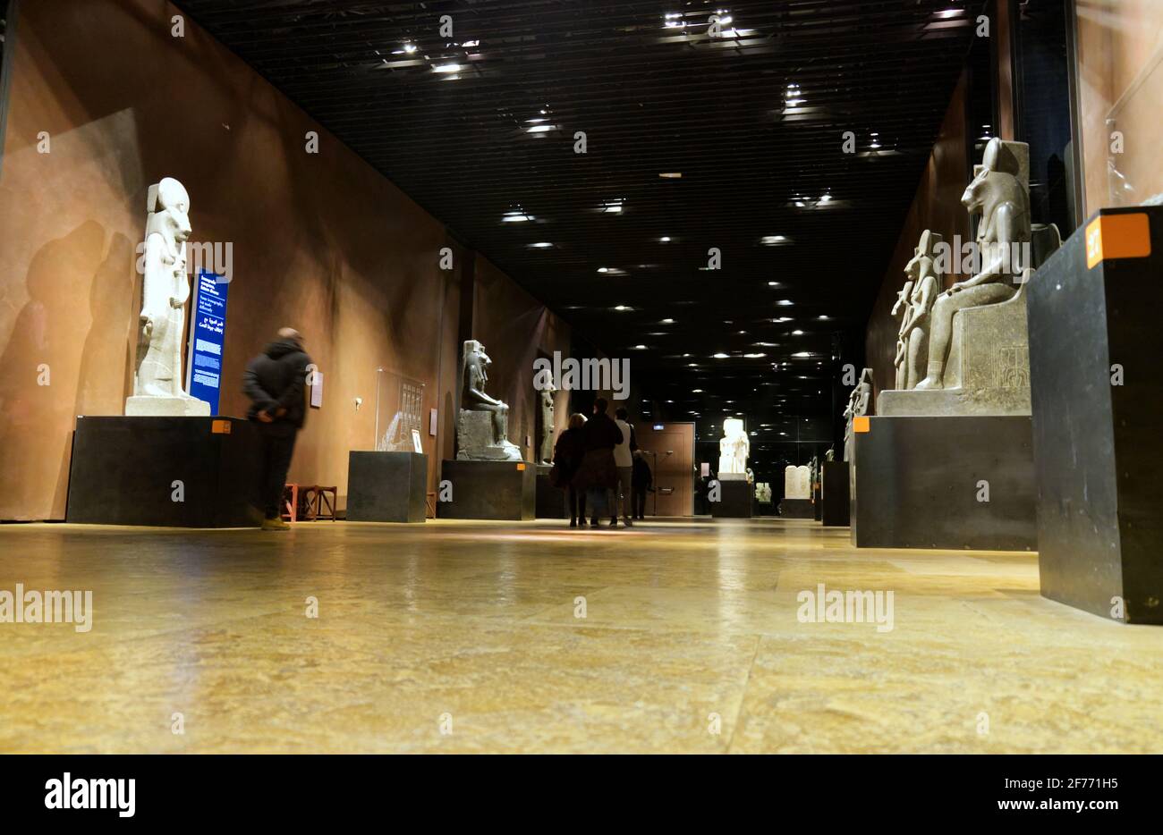 Musée égyptien de Turin, Italie - septembre 2021 : les touristes ...