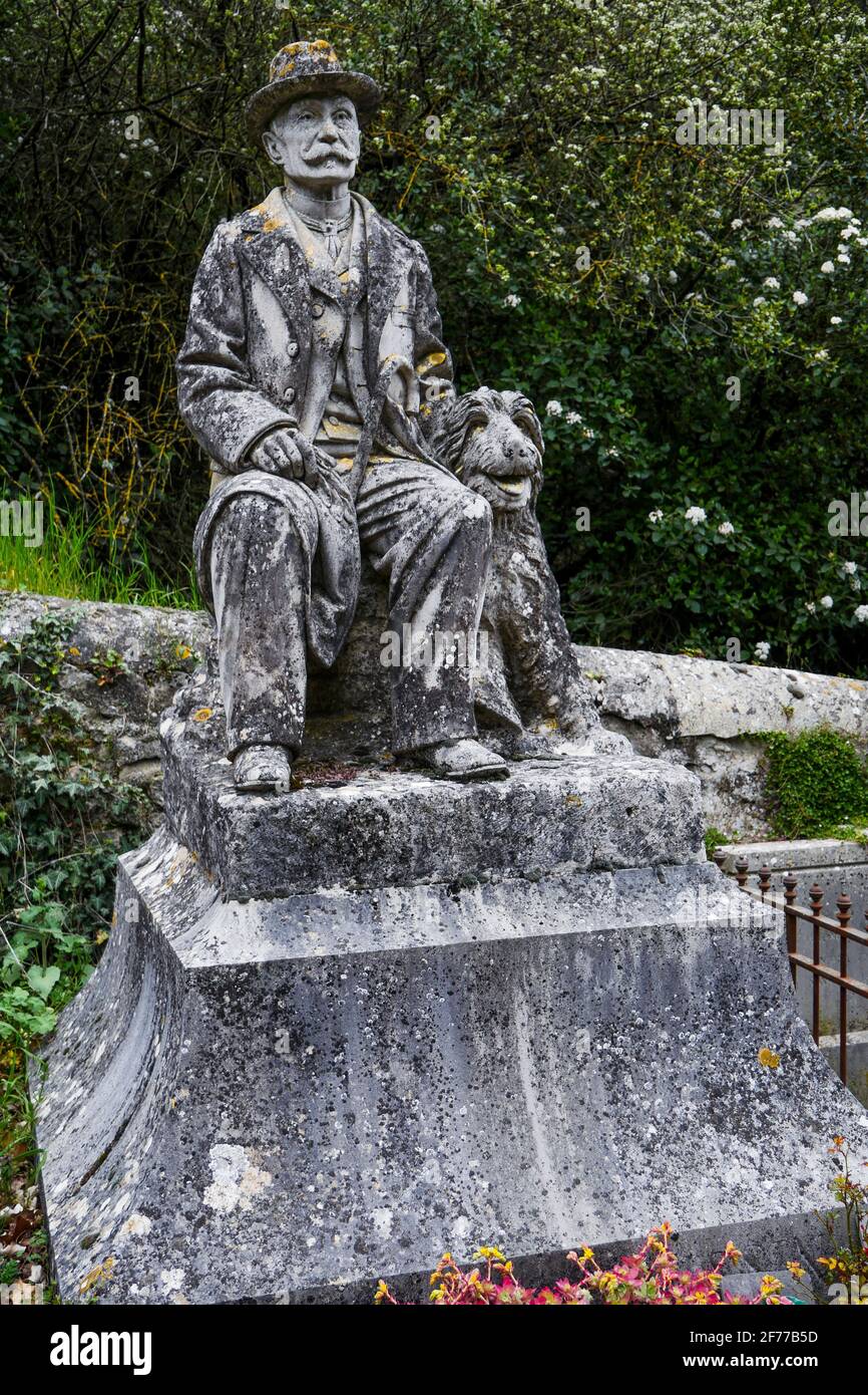Statue de Pierre Léon Boissin, Viviers, Ardèche, France Photo Stock - Alamy