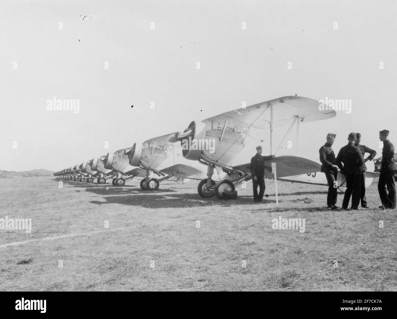 Avion B 4 Hawker Hart installé sur l'aérodrome B 4 Hawker Hart installé ...