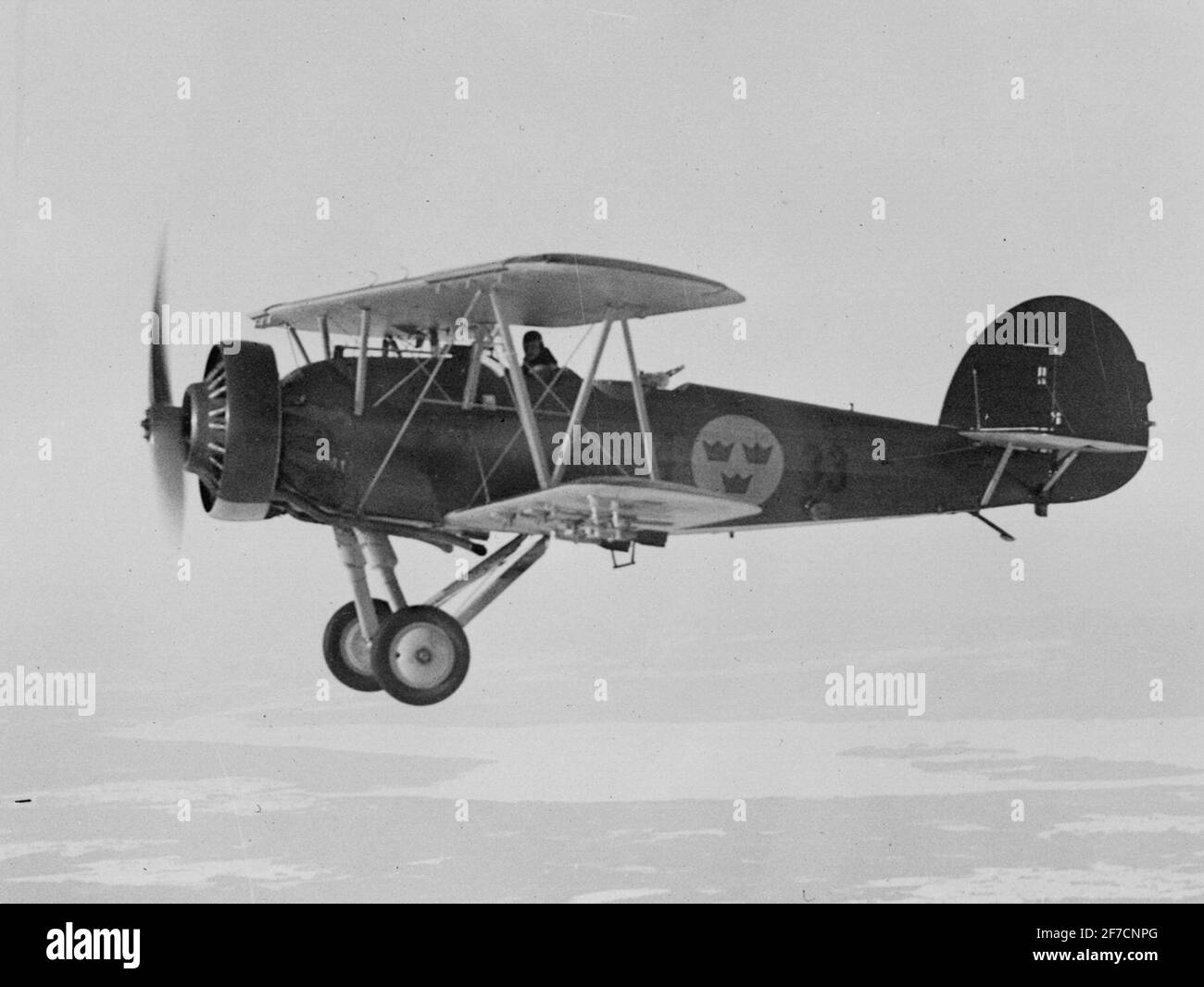 B 4 dans l'air, 1930s . avion B 4 portant le numéro 33 appartenant à F ...