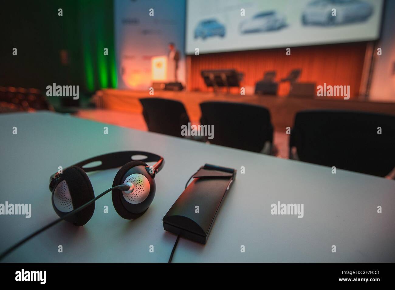 Pupitre de traduction simultanée Banque de photographies et d’images à ...