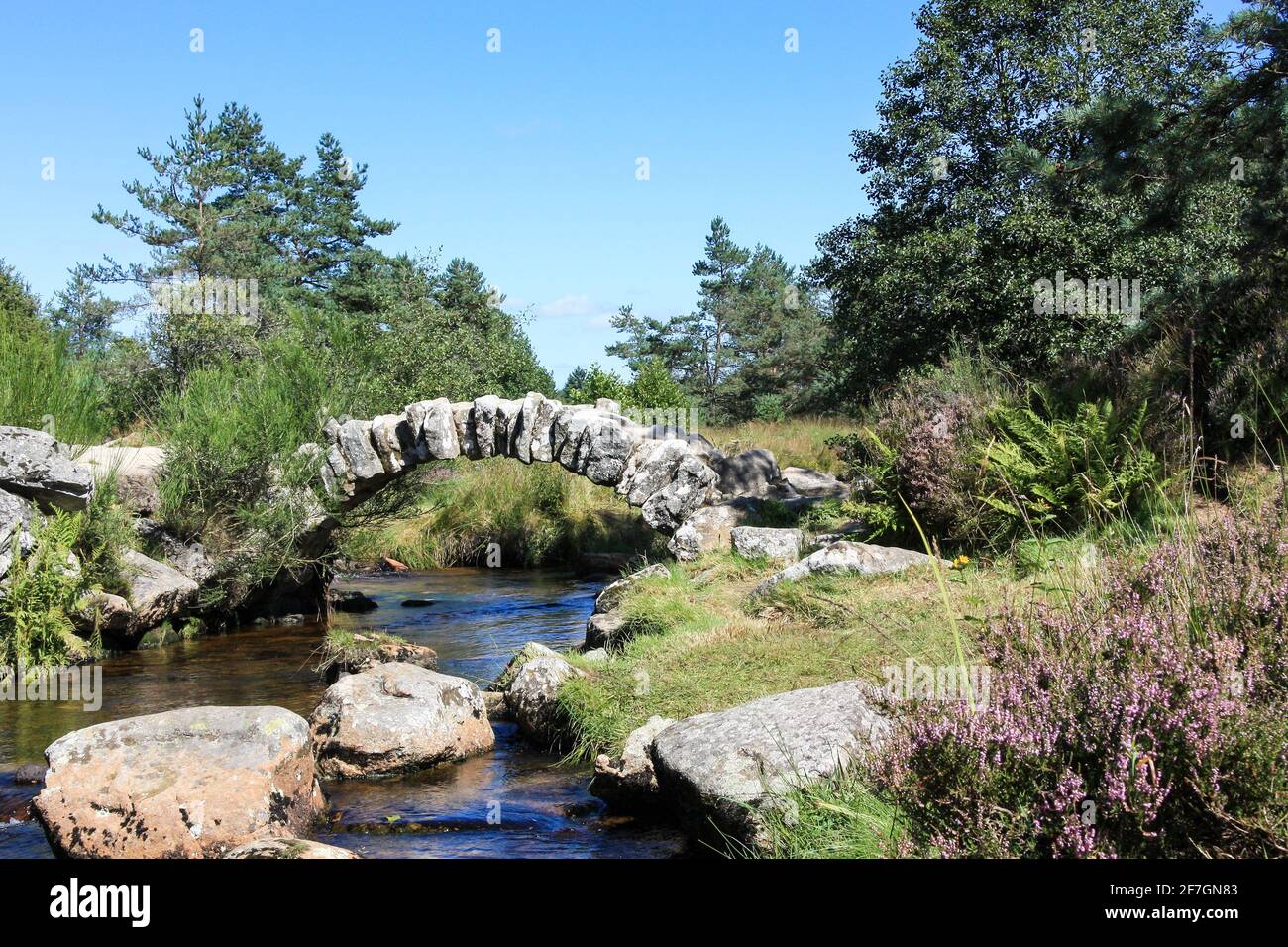 Pont de Senoueix, Creuse, Nouvelle-Aquitaine, France. Cette passerelle ...