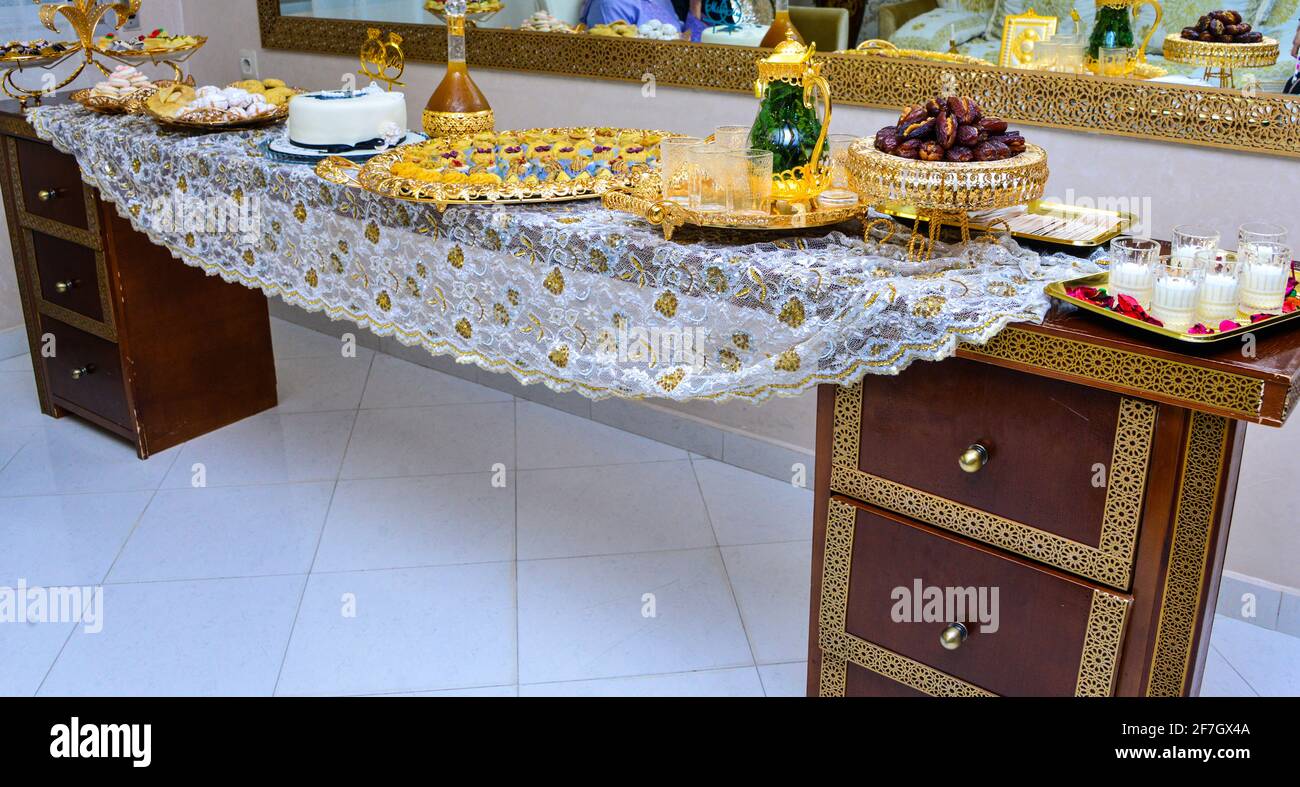 Patisserie marocaine Banque de photographies et d’images à haute ...