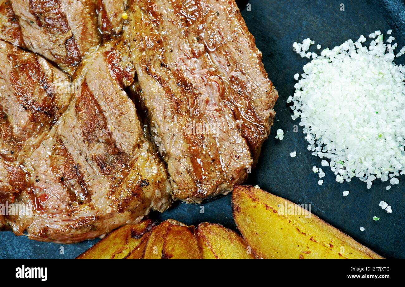 Entrecote a la bordelaise steaks de côtes dans le vin rouge et la sauce ...