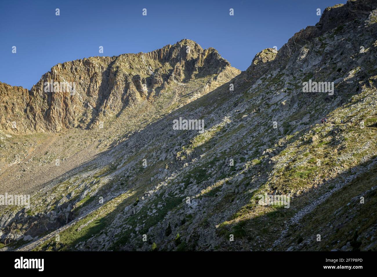 Pic du canigou Banque de photographies et d’images à haute résolution ...