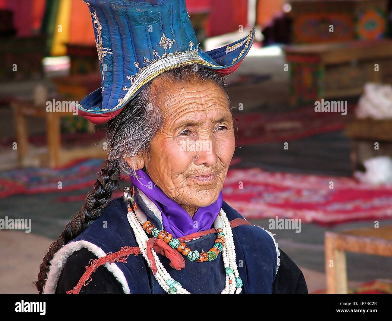 Tibetan woman portrait ladakh Banque de photographies et d’images à ...