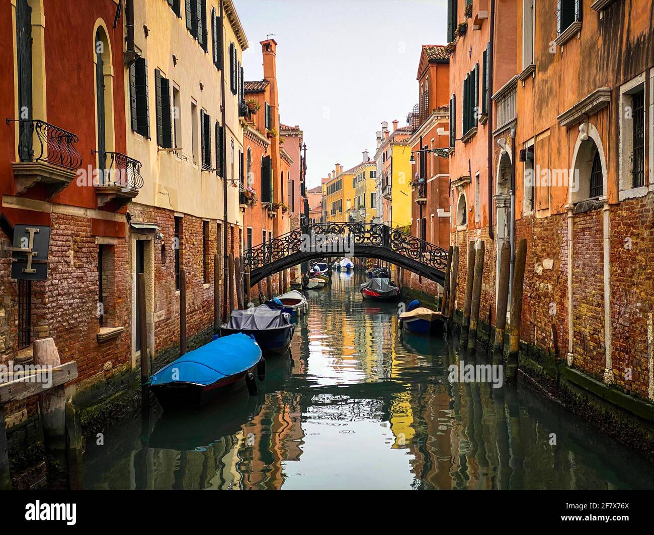 Petit pont venise Banque de photographies et d’images à haute ...