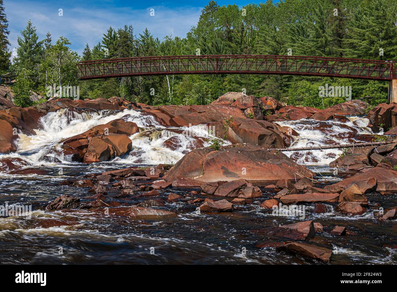 Onaping chutes d'eau Banque de photographies et d’images à haute ...