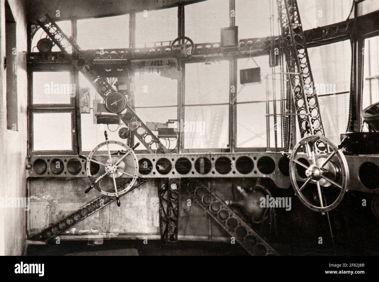 Passenger cabin zeppelin airship Banque de photographies et d’images à ...