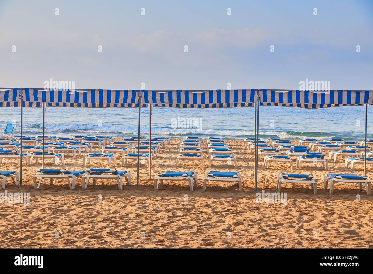 photos d'une plage le soir, jour ensoleillé Photo Stock - Alamy