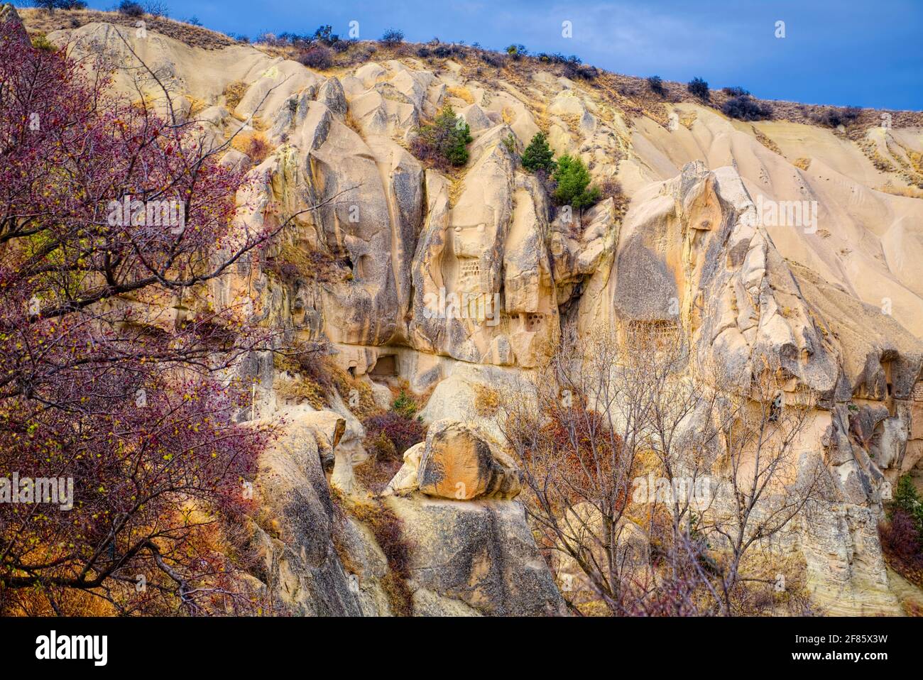 Le musée en plein air de Göreme ressemble à un vaste complexe ...