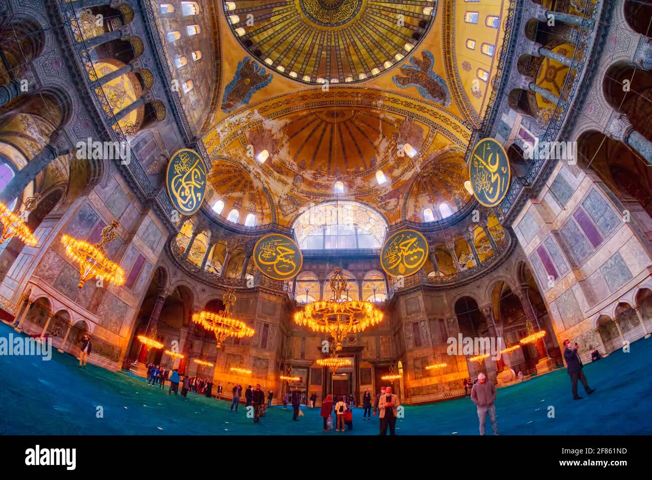 La basilique Sainte-Sophie est une énorme merveille architecturale à ...