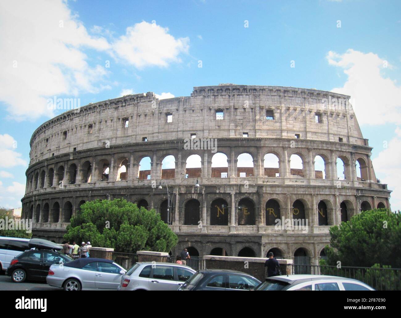 Le célèbre et beau Colisée du centre-ville de Rome, en Italie, est le ...