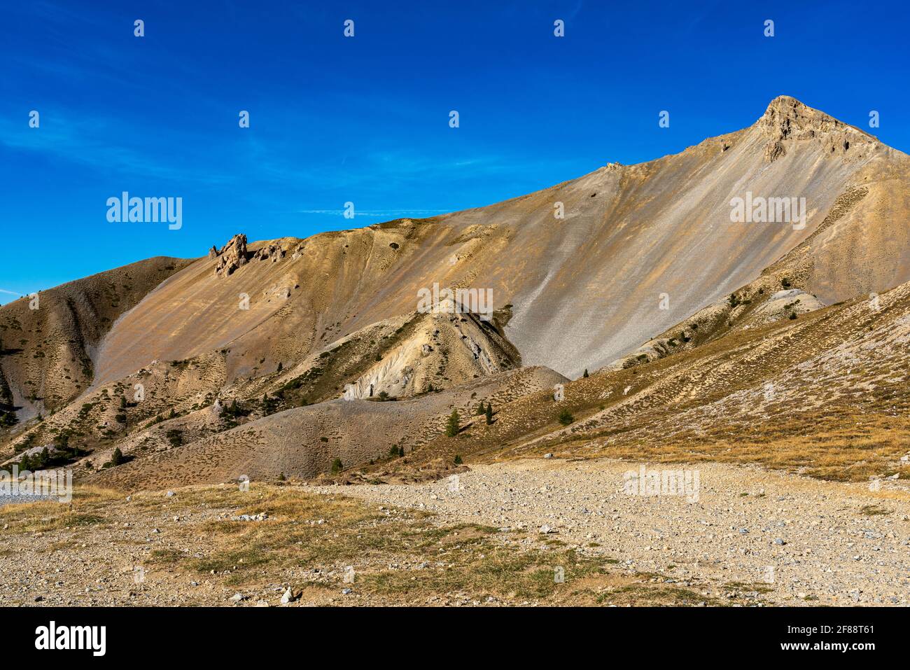 La Casse déserte et le col de l'Izoard dans les Alpes françaises ...