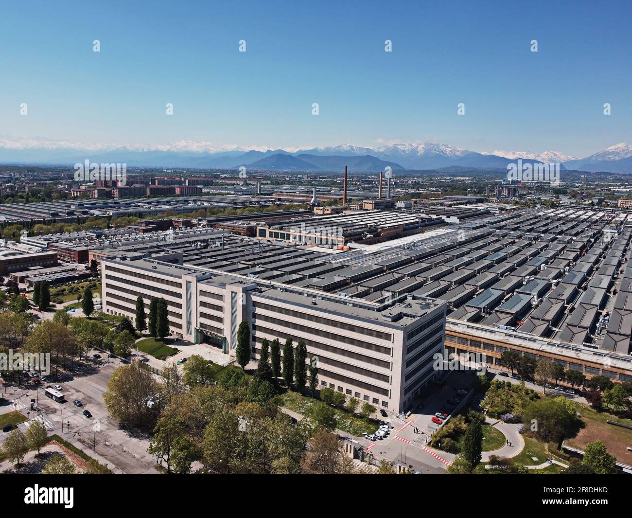 Vue de dessus de l'usine Mirafiori du groupe Stellantis, le quatrième ...