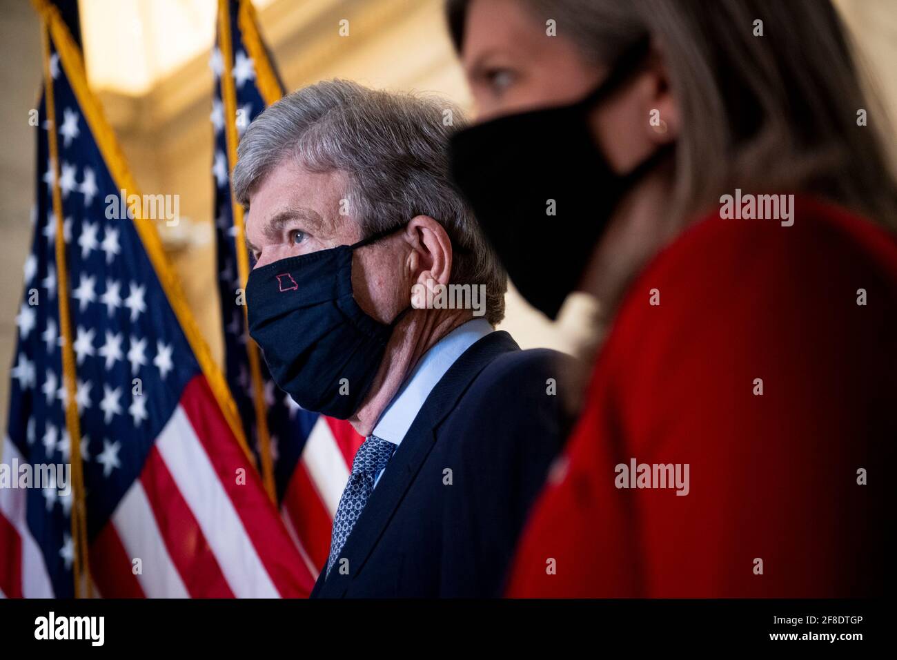 États-Unis le sénateur Roy Blunt (républicain du Missouri), à gauche ...