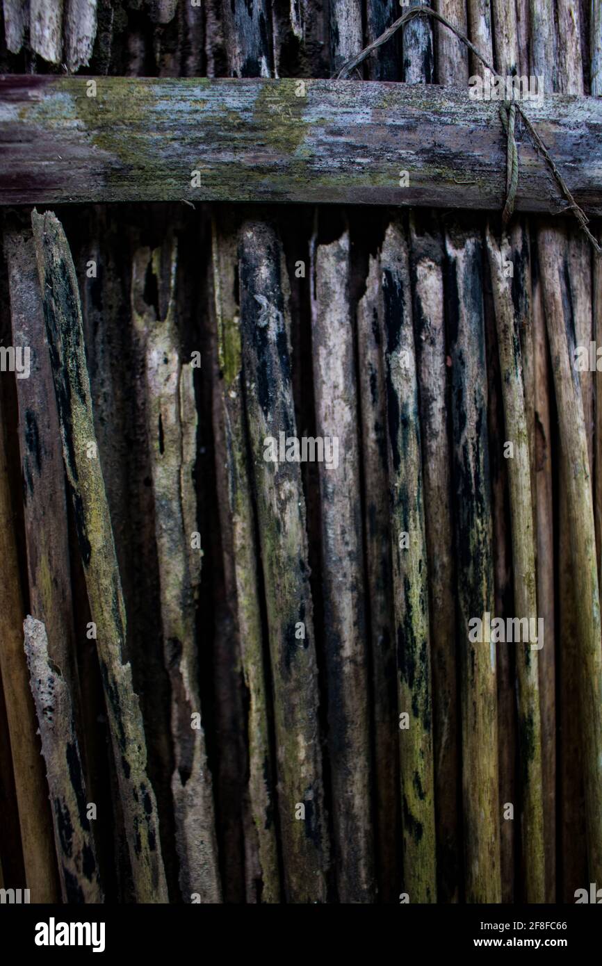 Papier peint texturé à motif vieux bâton de jute. De jolis murs en jute ...