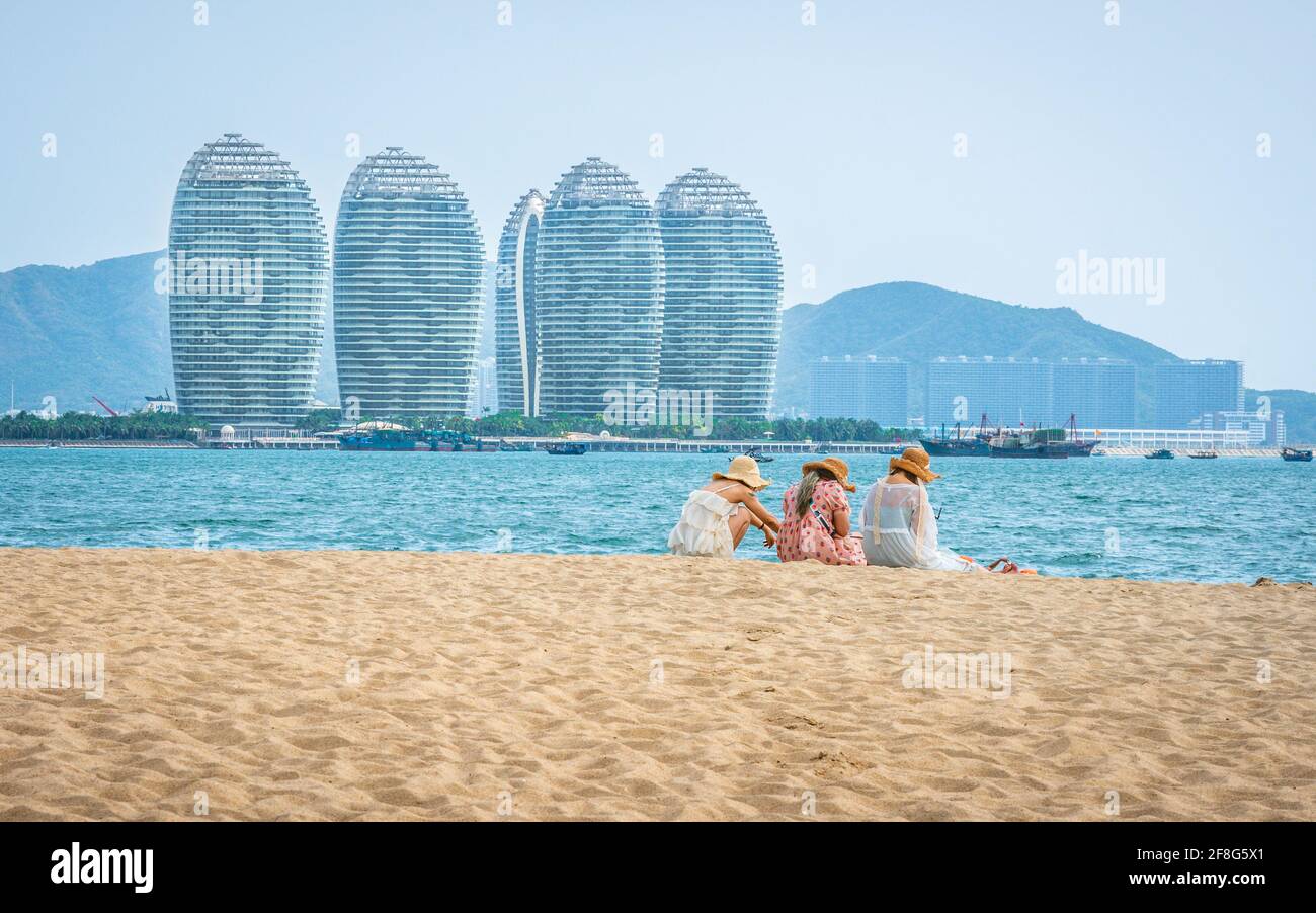 Girls Tanning Beach Banque d'image et photos - Alamy