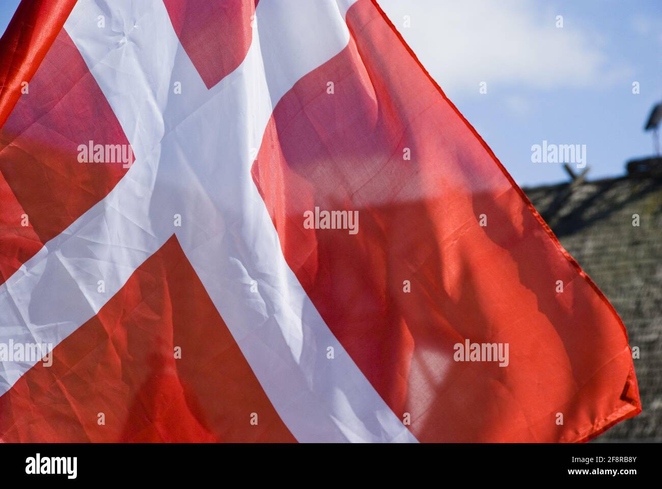 Drapeau blanc avec croix rouge Banque de photographies et d’images à ...