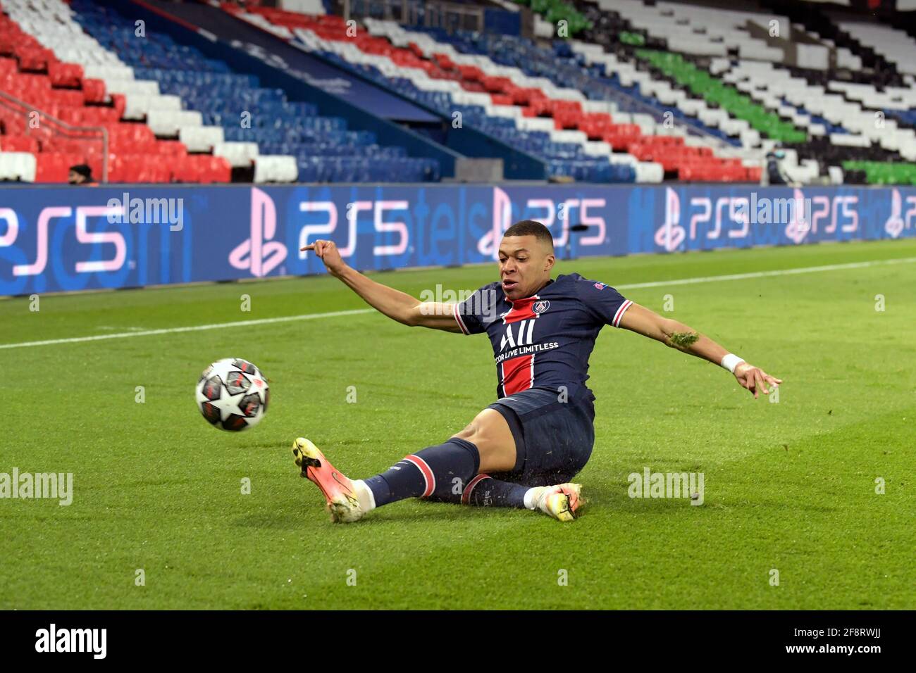 Kylian MBAPPE (PSG), action, action individuelle, image unique, découpe ...