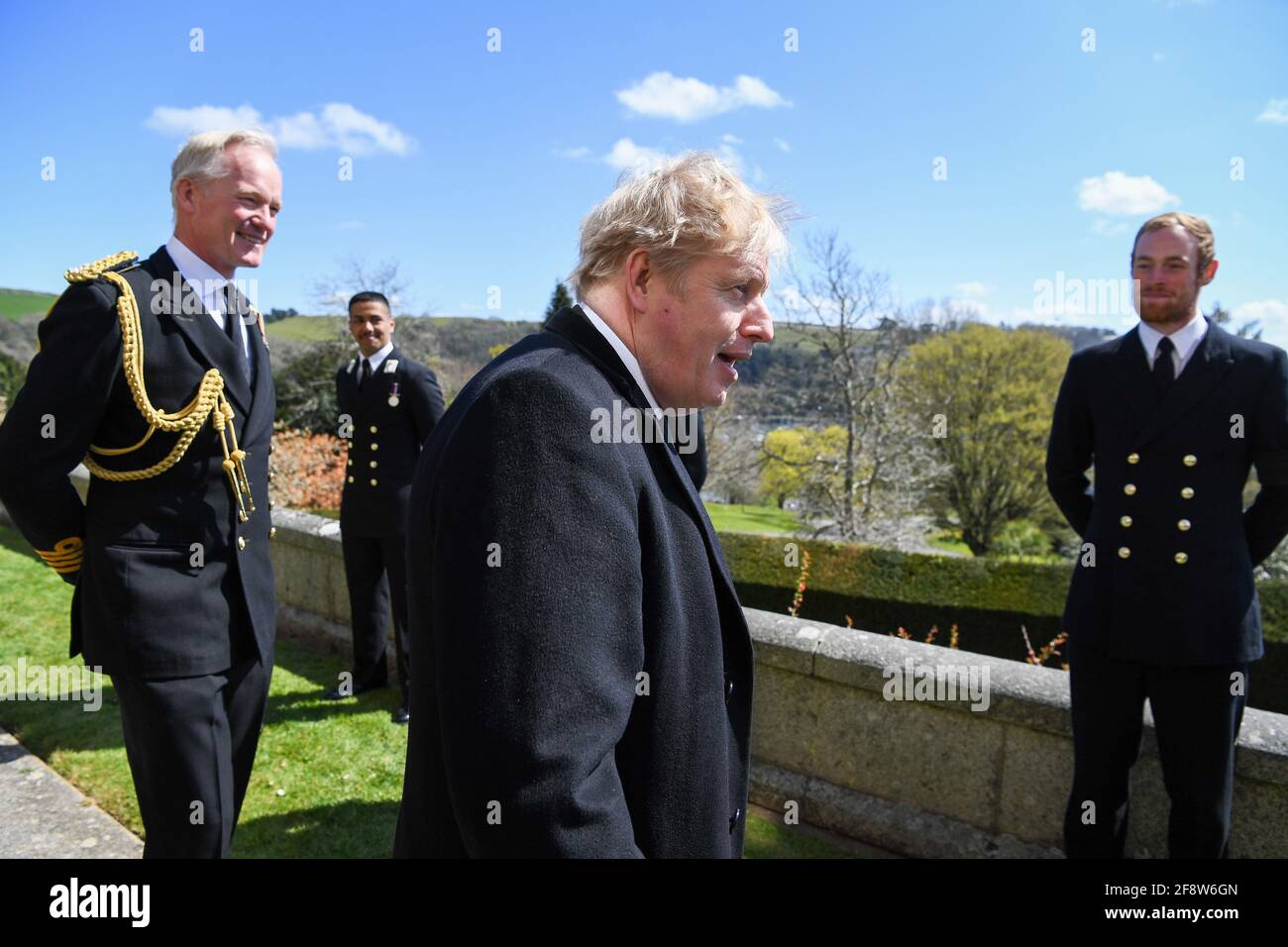Le Premier ministre Boris Johnson rencontre les cadets avec le ...